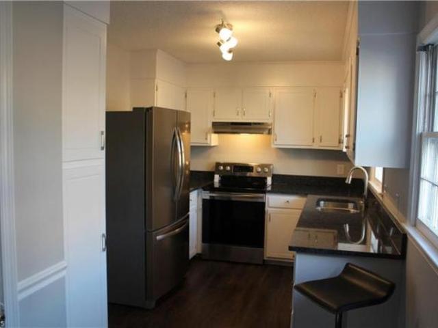 3 Br, 3 bath, Townhouse/Brownstone/RowHouse 121 Charlestowne Cir