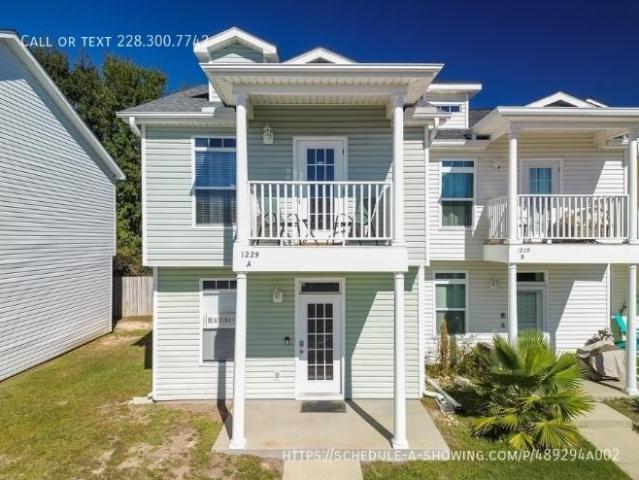 3 Br, 3 bath, Townhouse/Brownstone/RowHouse 1229 Century Oaks Dr