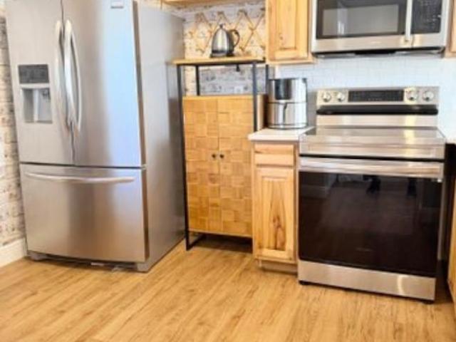 3 Br, 3 bath, Townhouse/Brownstone/RowHouse 13206 Glenmoor Drive