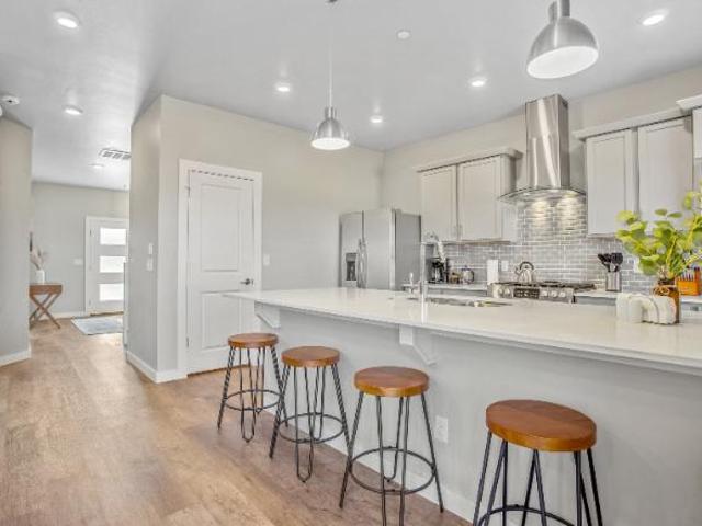 3 Br, 3 bath, Townhouse/Brownstone/RowHouse 13212 Windy Ridge