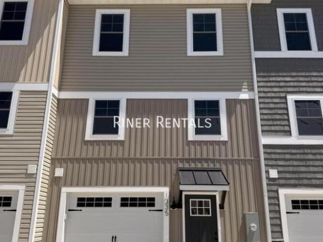 3 Br, 3 bath, Townhouse/Brownstone/RowHouse 1335 Derby Dr