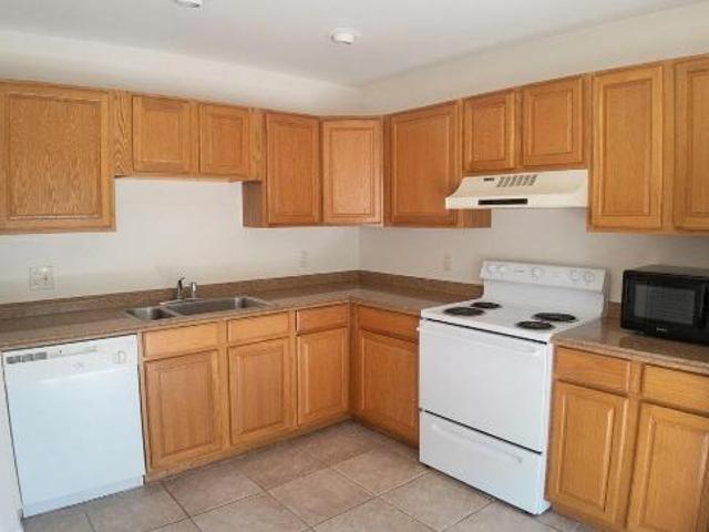 3 Br, 3 bath, Townhouse/Brownstone/RowHouse 13368 Bedford Mews Court