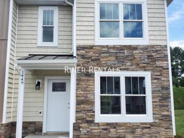3 Br, 3 bath, Townhouse/Brownstone/RowHouse 1449 Hornsby Avenue