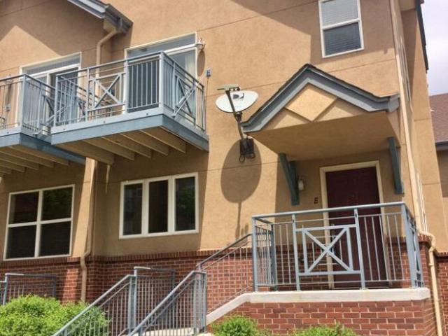 3 Br, 3 bath, Townhouse/Brownstone/RowHouse 14951 E Gill Ave