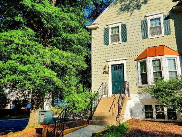 3 Br, 3 bath, Townhouse/Brownstone/RowHouse 1496 Lowell Court