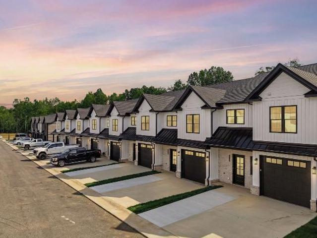 3 Br, 3 bath, Townhouse/Brownstone/RowHouse 149 Luke Ct