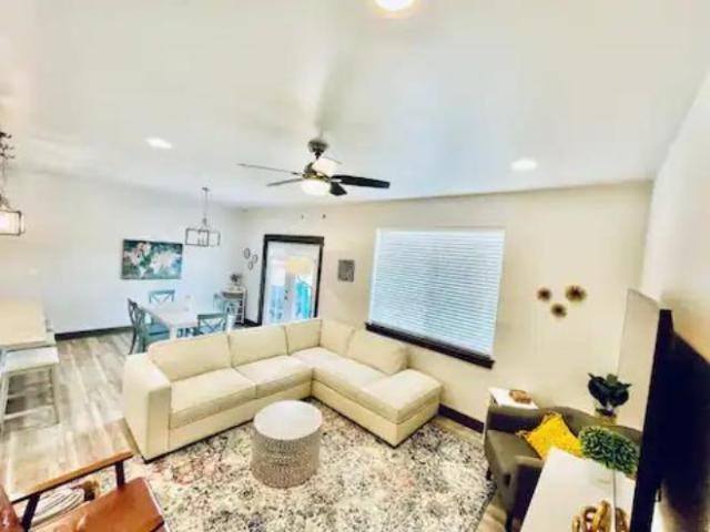 3 Br, 3 bath, Townhouse/Brownstone/RowHouse 1403 Westwood Cir