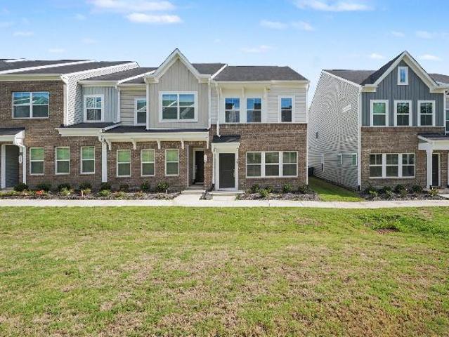 3 Br, 3 bath, Townhouse/Brownstone/RowHouse 140 Silver Fir Lane