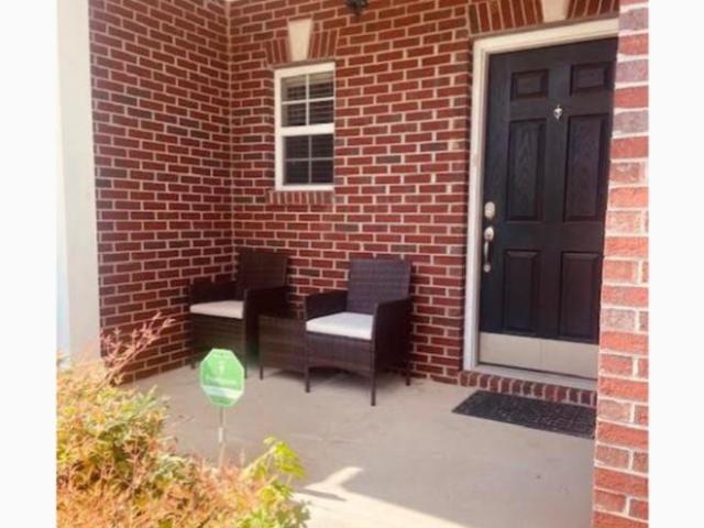 3 Br, 3 bath, Townhouse/Brownstone/RowHouse 141 Millpond Xing
