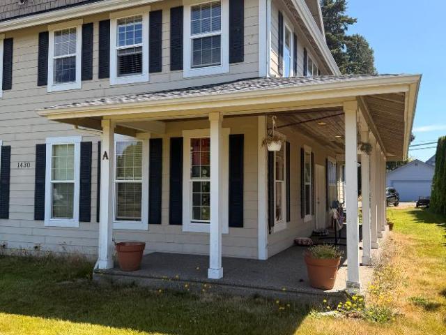 3 Br, 3 bath, Townhouse/Brownstone/RowHouse 1430 Blaine Ave