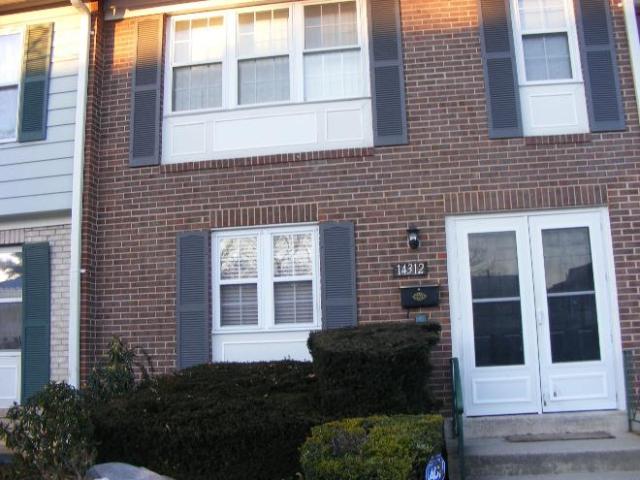 3 Br, 3 bath, Townhouse/Brownstone/RowHouse 14312 Astrodome Dr