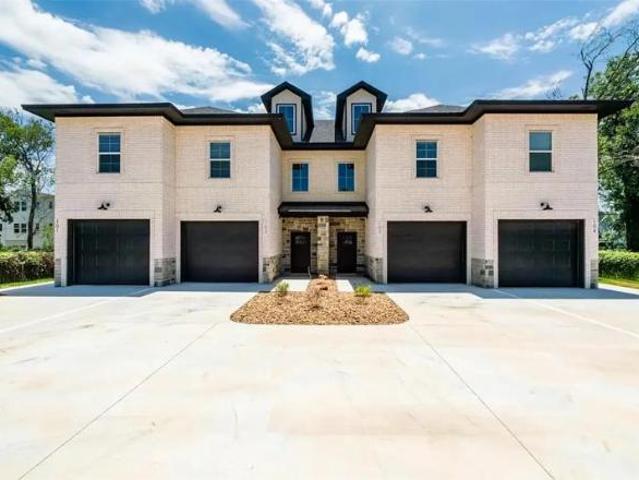 3 Br, 3 bath, Townhouse/Brownstone/RowHouse 1540 W Long St