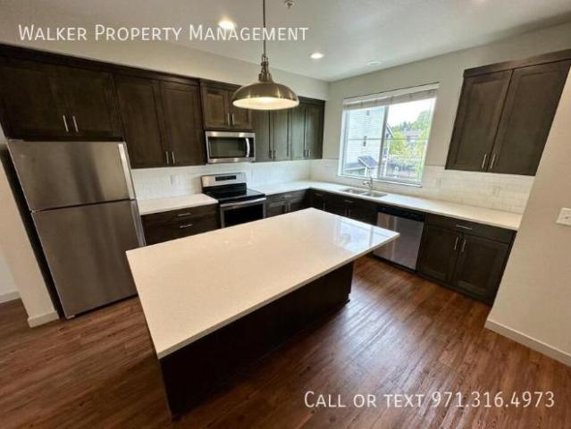3 Br, 3 bath, Townhouse/Brownstone/RowHouse 15700 SW Oregon St