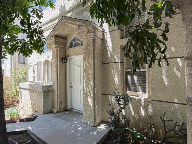 3 Br, 3 bath, Townhouse/Brownstone/RowHouse 15754 Devonshire St