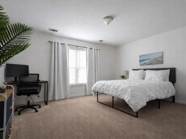3 Br, 3 bath, Townhouse/Brownstone/RowHouse 1510 E Henry Street