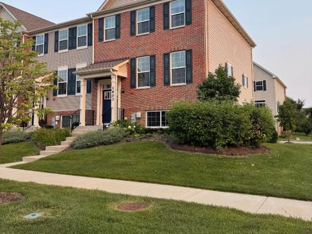 3 Br, 3 bath, Townhouse/Brownstone/RowHouse 1603 Sager Way