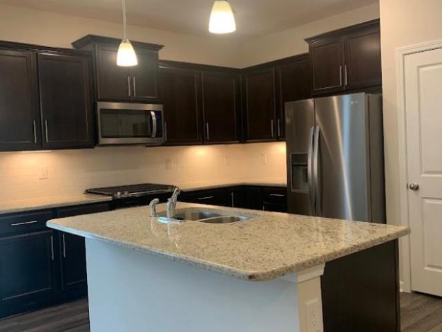 3 Br, 3 bath, Townhouse/Brownstone/RowHouse 1614 Glacier Dr