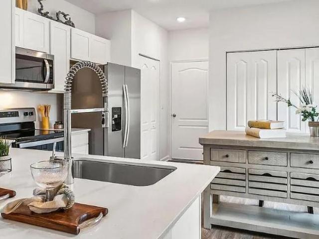 3 Br, 3 bath, Townhouse/Brownstone/RowHouse 1633 Bridger Trace