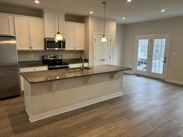 3 Br, 3 bath, Townhouse/Brownstone/RowHouse 16340 Fife Way
