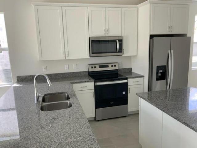 3 Br, 3 bath, Townhouse/Brownstone/RowHouse 16340 Oakview Drive