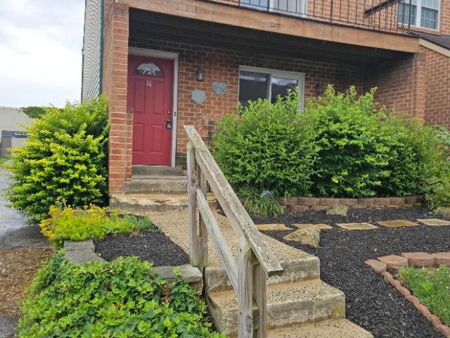 3 Br, 3 bath, Townhouse/Brownstone/RowHouse 16 Markel Rd