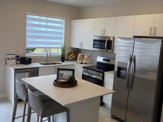3 Br, 3 bath, Townhouse/Brownstone/RowHouse 17932 SW 357th Ter