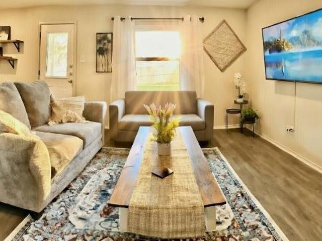 3 Br, 3 bath, Townhouse/Brownstone/RowHouse 1705 Clovis Drive