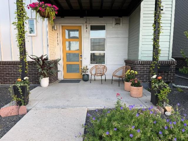 3 Br, 3 bath, Townhouse/Brownstone/RowHouse 1713 W 67th Circle