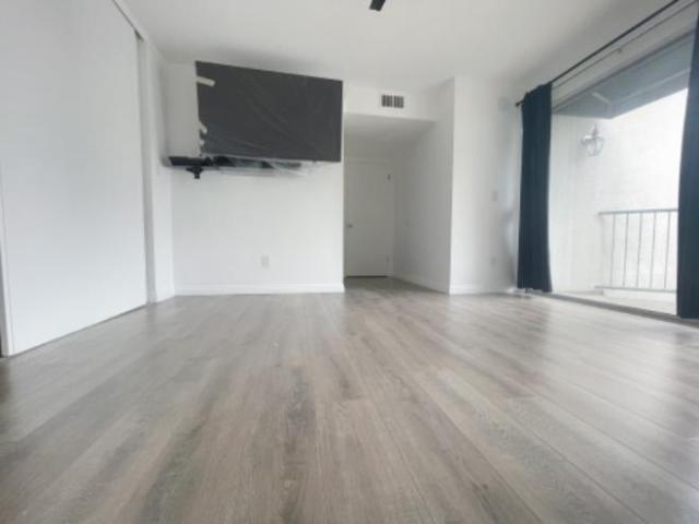3 Br, 3 bath, Townhouse/Brownstone/RowHouse 18526 Mayall Street