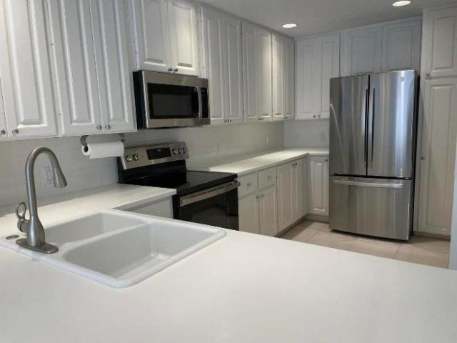 3 Br, 3 bath, Townhouse/Brownstone/RowHouse 186 Soriano Drive