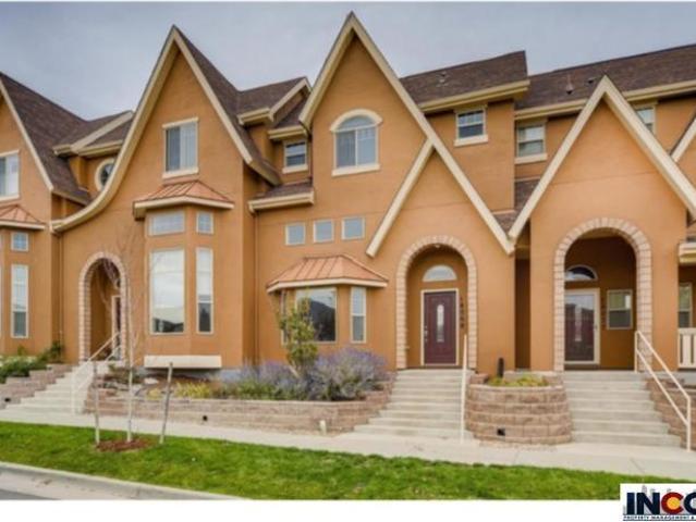 3 Br, 3 bath, Townhouse/Brownstone/RowHouse 18069 E Saskatoon Place
