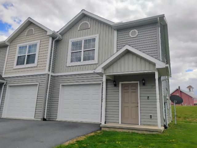 3 Br, 3 bath, Townhouse/Brownstone/RowHouse 18 Chloe Dr