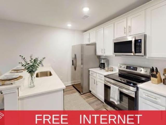 3 Br, 3 bath, Townhouse/Brownstone/RowHouse 197 Winding Chestnut Dr