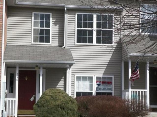 3 Br, 3 bath, Townhouse/Brownstone/RowHouse 190 Victoria Ct