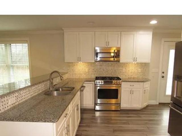 3 Br, 3 bath, Townhouse/Brownstone/RowHouse 19 Riverside Dr