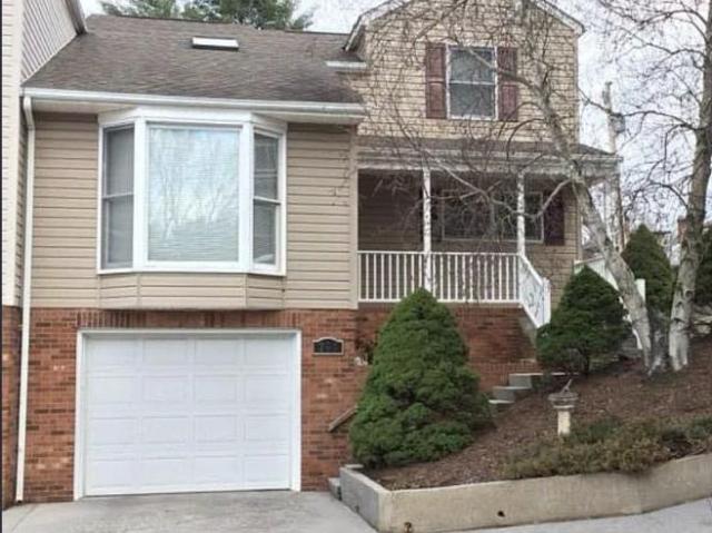3 Br, 3 bath, Townhouse/Brownstone/RowHouse 205 Berkley St