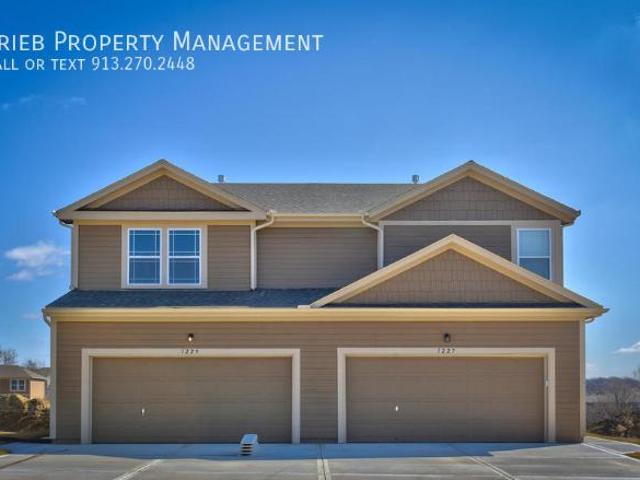 3 Br, 3 bath, Townhouse/Brownstone/RowHouse 2076 S 137th St