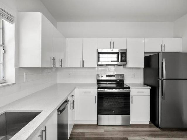 3 Br, 3 bath, Townhouse/Brownstone/RowHouse 20970 Via Oleander