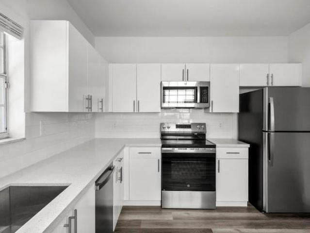 3 Br, 3 bath, Townhouse/Brownstone/RowHouse 20970 Via Oleander