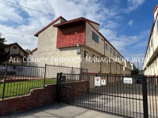 3 Br, 3 bath, Townhouse/Brownstone/RowHouse 209 Nicholson