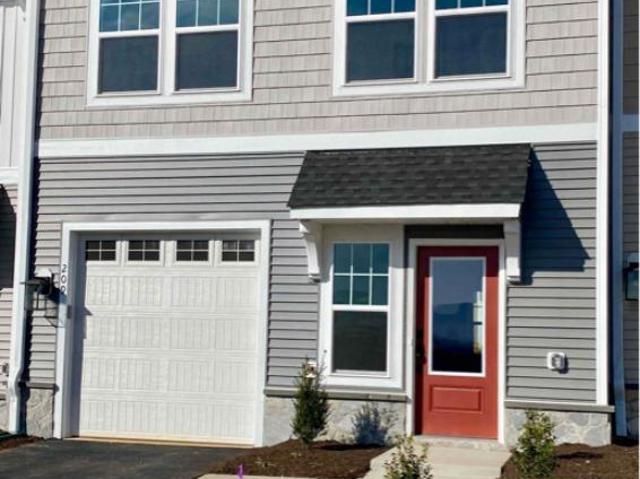 3 Br, 3 bath, Townhouse/Brownstone/RowHouse 209 Sunbird Lane