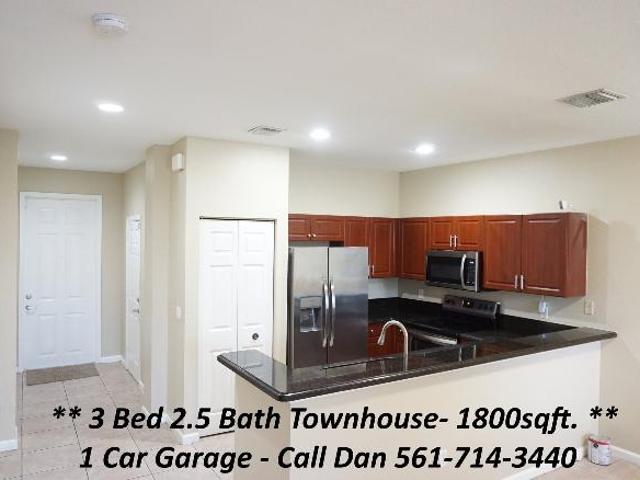 3 Br, 3 bath, Townhouse/Brownstone/RowHouse 2026 Nassau Dr
