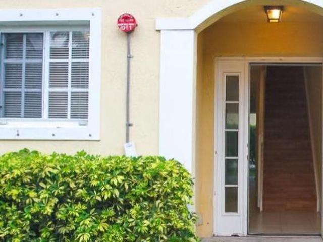 3 Br, 3 bath, Townhouse/Brownstone/RowHouse 2028 Northeast 167th Street