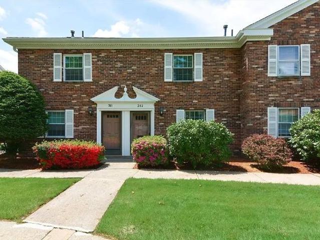 3 Br, 3 bath, Townhouse/Brownstone/RowHouse 202 Windsor Dr
