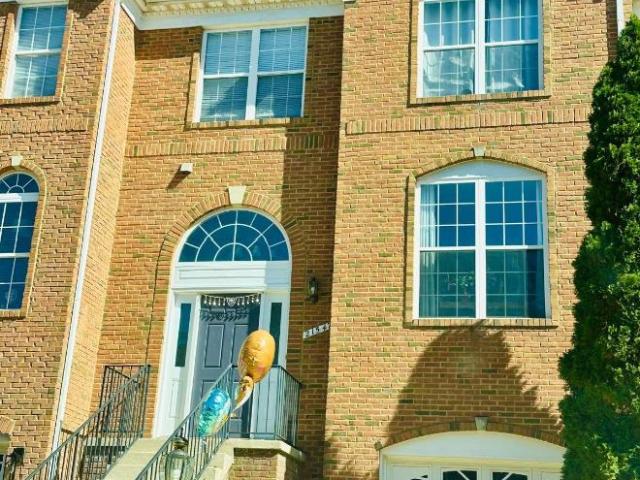3 Br, 3 bath, Townhouse/Brownstone/RowHouse 21547 Trowbridge Square