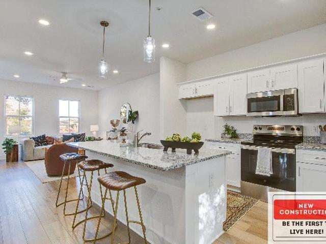 3 Br, 3 bath, Townhouse/Brownstone/RowHouse 2161 W Jimtown Dr