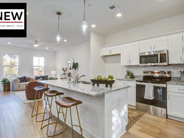 3 Br, 3 bath, Townhouse/Brownstone/RowHouse 2161 W Jimtown Dr