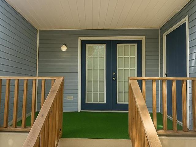 3 Br, 3 bath, Townhouse/Brownstone/RowHouse 2182 Timberwood Cir S