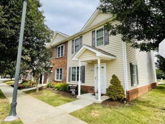 3 Br, 3 bath, Townhouse/Brownstone/RowHouse 218 Colonnade Street