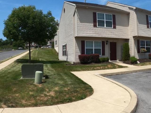 3 Br, 3 bath, Townhouse/Brownstone/RowHouse 2101 Quail Hollow Dr